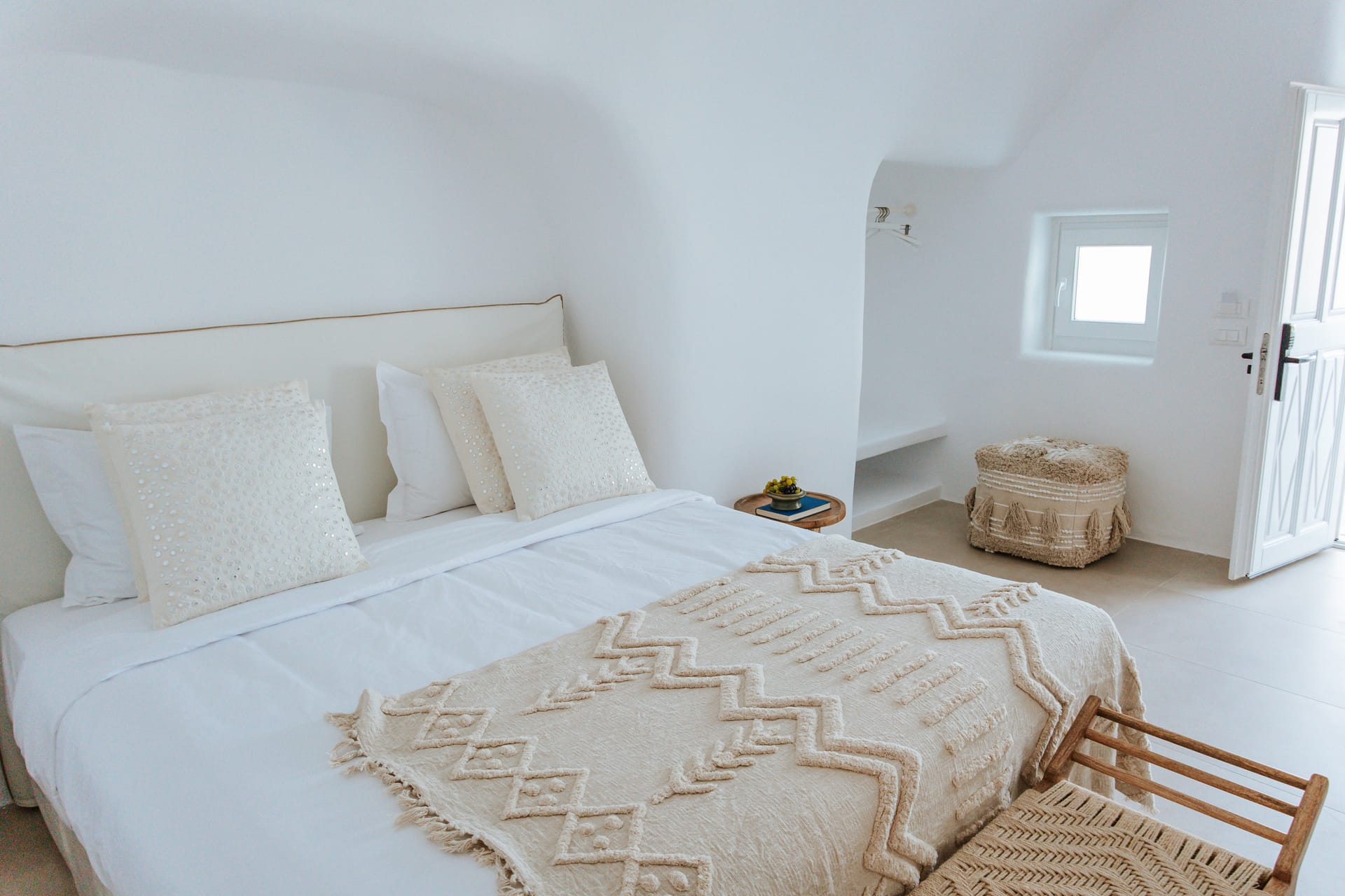 CASA SUNSHA - FIRA, Santorini | Holiday World Greece | escapetogreece.com