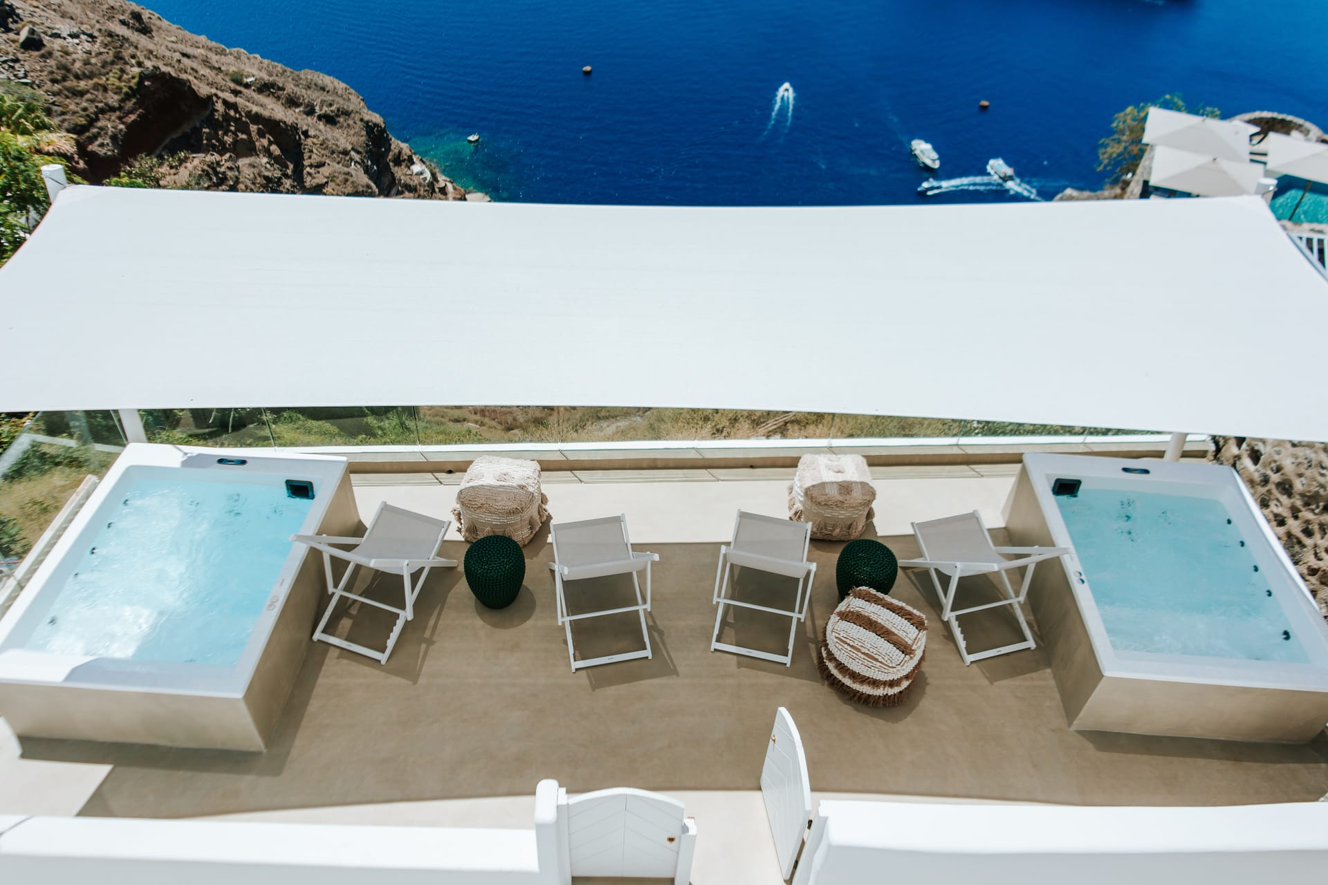 CASA SUNSHA - FIRA, Santorini | Holiday World Greece | escapetogreece.com