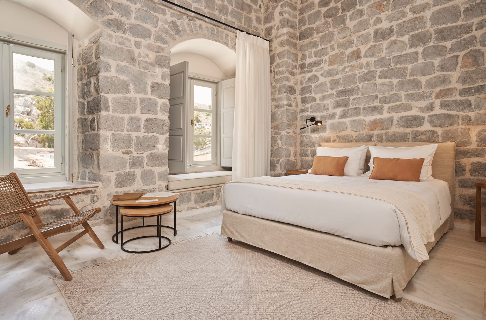 MANDRAKI BEACH RESORT, Hydra | Holiday World Greece | escapetogreece.com